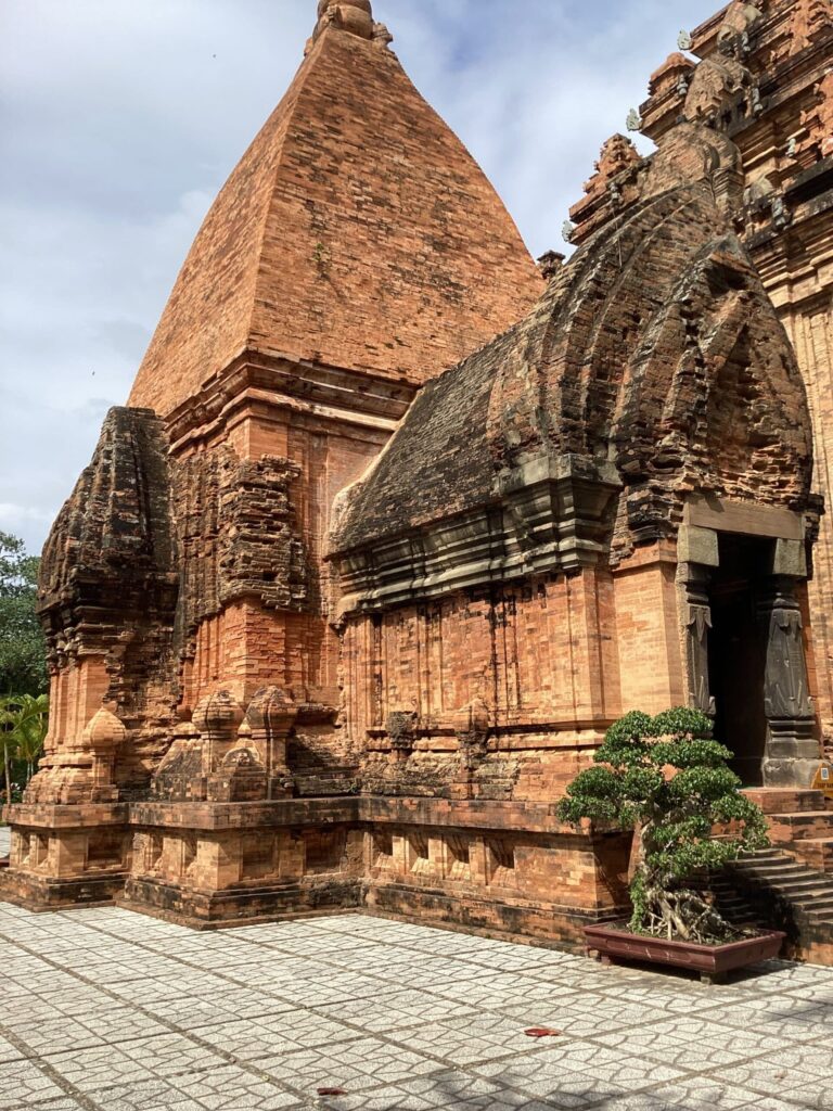 Tháp Bà Ponagar – Khánh Hoà Travel